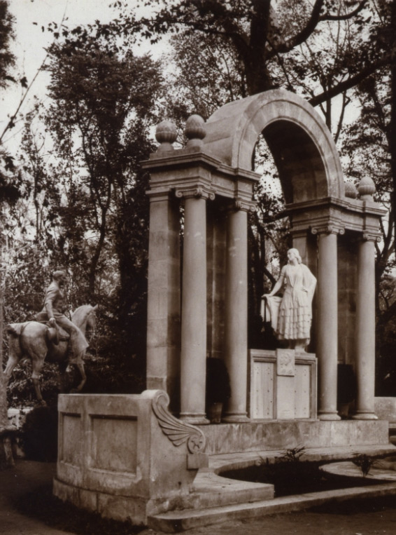 Monumento a los hermanos Álvarez Quintero | Paisaje de la Luz